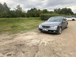 Zils Mercedes-Benz E 270 2003 Kauņa, ar dzinēja tilpumu 2.70 L un nobraukumu 500 tūkst. km par 2300 €, foto  vietnē AUTOMOTO.COM.LV