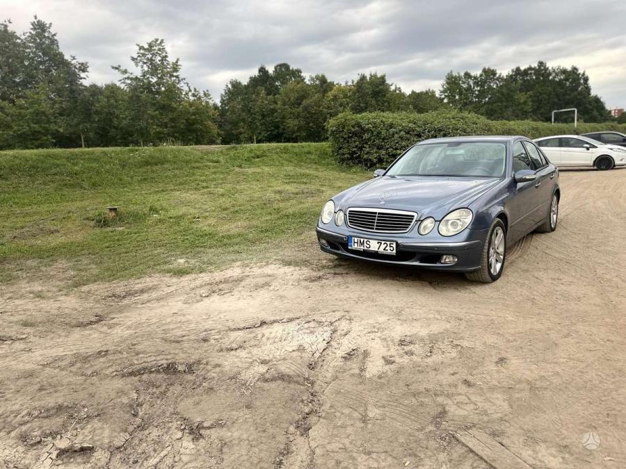 Синий Мерседес Е 270 2003 в Каунас, объемом двигателя 2.70 л и пробегом 500 тыс. км за 2300 €, фото 1 на AUTOMOTO.COM.LV