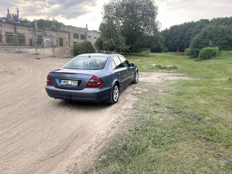Синий Мерседес Е 270 2003 в Каунас, объемом двигателя 2.70 л и пробегом 500 тыс. км за 2300 €, фото 6 на AUTOMOTO.COM.LV