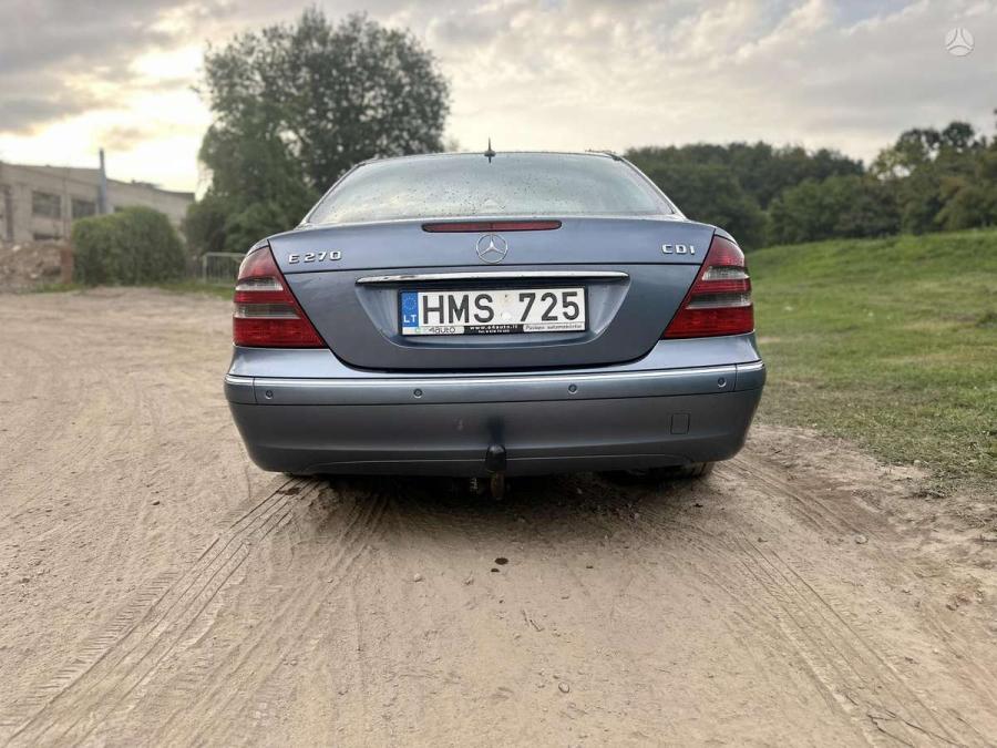 Синий Мерседес Е 270 2003 в Каунас, объемом двигателя 2.70 л и пробегом 500 тыс. км за 2300 €, фото 7 на AUTOMOTO.COM.LV