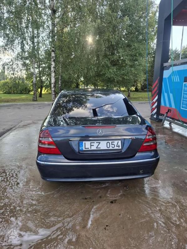 Zils Mercedes-Benz E 270 2003 Rokiškis, ar dzinēja tilpumu 2.70 L un nobraukumu 370 tūkst. km par 2200 €, foto 4 vietnē AUTOMOTO.COM.LV