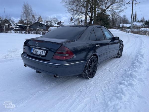 Blue Mercedes-Benz E 270 2004 in Siauliai, with an engine capacity of 2.70 L and mileage of 320 thousand km for 2750 €, photo 4 on AUTOMOTO.COM.LV