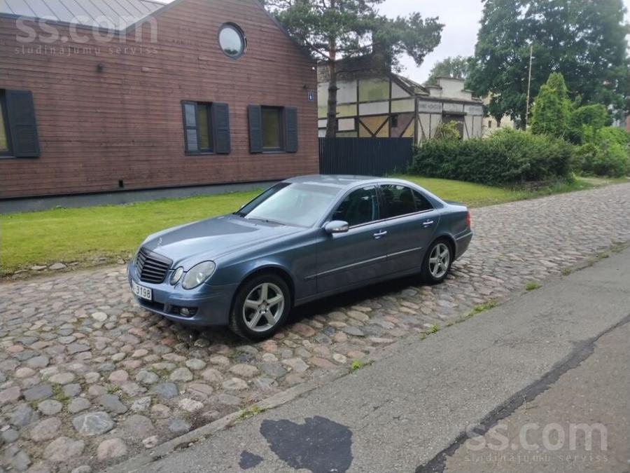 Zils Mercedes-Benz E 270 2004 Rīga, ar dzinēja tilpumu 2.70 L un nobraukumu 0 tūkst. km par 2700 €, foto 4 vietnē AUTOMOTO.COM.LV