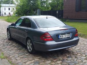 Zils Mercedes-Benz E 270 2004 Rīga, ar dzinēja tilpumu 2.70 L un nobraukumu 0 tūkst. km par 2700 €, foto 8 vietnē AUTOMOTO.COM.LV