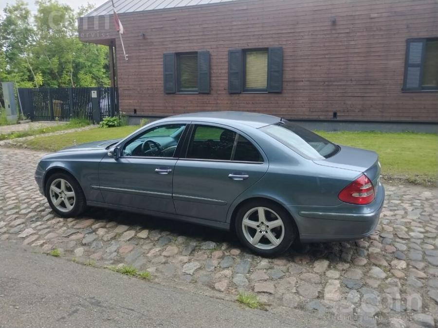 Zils Mercedes-Benz E 270 2004 Rīga, ar dzinēja tilpumu 2.70 L un nobraukumu 0 tūkst. km par 2700 €, foto 9 vietnē AUTOMOTO.COM.LV