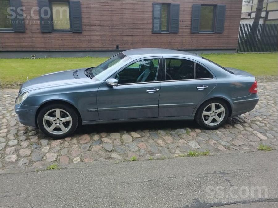 Zils Mercedes-Benz E 270 2004 Rīga, ar dzinēja tilpumu 2.70 L un nobraukumu 0 tūkst. km par 2700 €, foto 10 vietnē AUTOMOTO.COM.LV