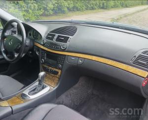 Zils Mercedes-Benz E 270 2004 Rīga, ar dzinēja tilpumu 2.70 L un nobraukumu 0 tūkst. km par 2700 €, foto 12 vietnē AUTOMOTO.COM.LV