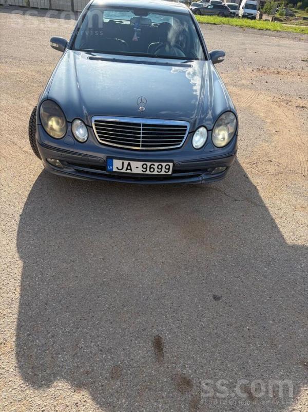 Zils Mercedes-Benz E 270 2004 Tukums, ar dzinēja tilpumu 2.70 L un nobraukumu 396 tūkst. km par 2550 €, foto 1 vietnē AUTOMOTO.COM.LV