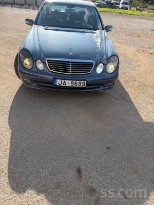 Zils Mercedes-Benz E 270 2004 Tukums, ar dzinēja tilpumu 2.70 L un nobraukumu 396 tūkst. km par 2550 €, foto  vietnē AUTOMOTO.COM.LV