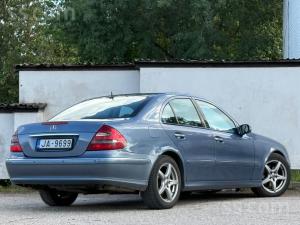 Zils Mercedes-Benz E 270 2004 Tukums, ar dzinēja tilpumu 2.70 L un nobraukumu 396 tūkst. km par 2550 €, foto 3 vietnē AUTOMOTO.COM.LV