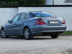 Zils Mercedes-Benz E 270 2004 Tukums, ar dzinēja tilpumu 2.70 L un nobraukumu 396 tūkst. km par 2550 €, foto 4 vietnē AUTOMOTO.COM.LV