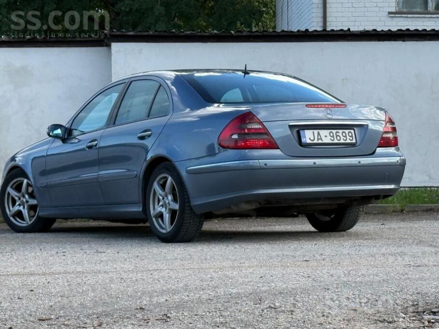 Zils Mercedes-Benz E 270 2004 Tukums, ar dzinēja tilpumu 2.70 L un nobraukumu 396 tūkst. km par 2550 €, foto 4 vietnē AUTOMOTO.COM.LV