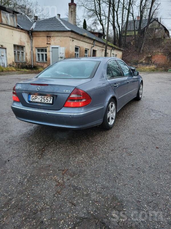 Zils Mercedes-Benz E 270 2005 Rēzekne, ar dzinēja tilpumu 2.70 L un nobraukumu 333 tūkst. km par 1600 €, foto 4 vietnē AUTOMOTO.COM.LV