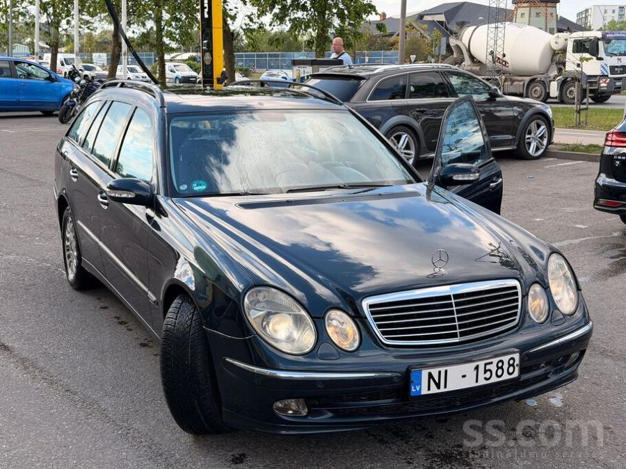 Blue Mercedes-Benz E 270 2005 in Riga, with an engine capacity of 2.70 L and mileage of 350 thousand km for 1350 €, photo 4 on AUTOMOTO.COM.LV