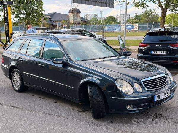 Синий Мерседес Е 270 2005 в Рига, объемом двигателя 2.70 л и пробегом 350 тыс. км за 1350 €, фото 4 на AUTOMOTO.COM.LV