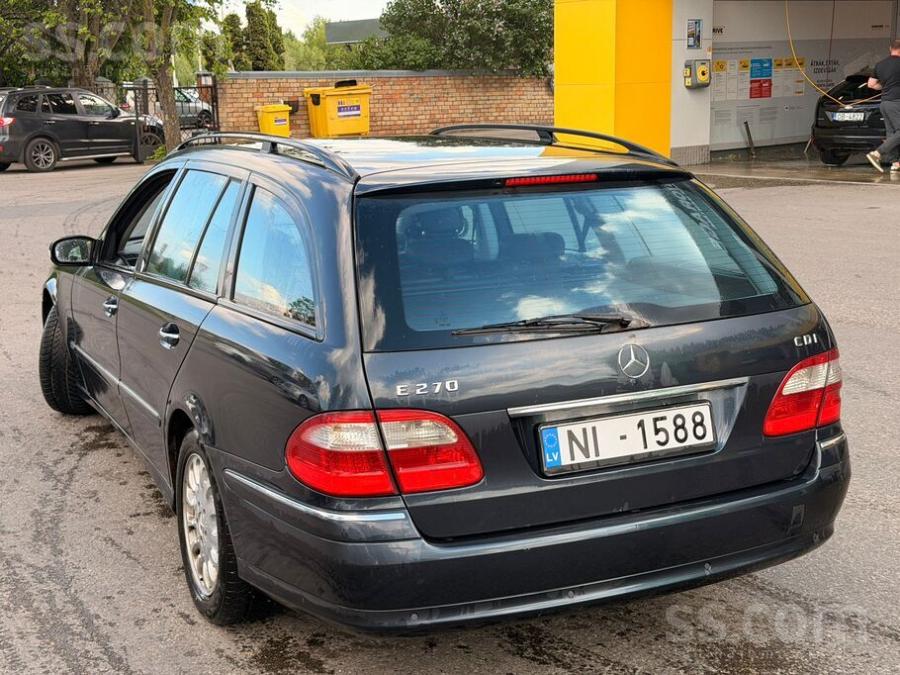 Blue Mercedes-Benz E 270 2005 in Riga, with an engine capacity of 2.70 L and mileage of 350 thousand km for 1350 €, photo 6 on AUTOMOTO.COM.LV