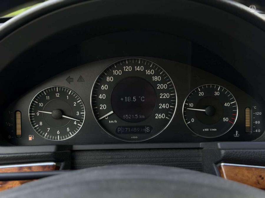 Brūns Mercedes-Benz E 270 2002 Rokiškis, ar dzinēja tilpumu 2.70 L un nobraukumu 271 tūkst. km par 2650 €, foto 36 vietnē AUTOMOTO.COM.LV