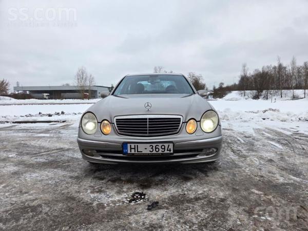 Brown Mercedes-Benz E 270 2003 in Riga, with an engine capacity of 2.70 L and mileage of 357 thousand km for 2300 €, photo 2 on AUTOMOTO.COM.LV