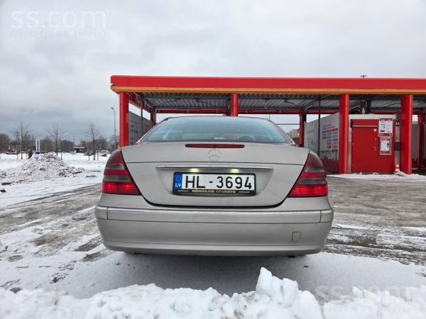 Brown Mercedes-Benz E 270 2003 in Riga, with an engine capacity of 2.70 L and mileage of 357 thousand km for 2300 €, photo 5 on AUTOMOTO.COM.LV