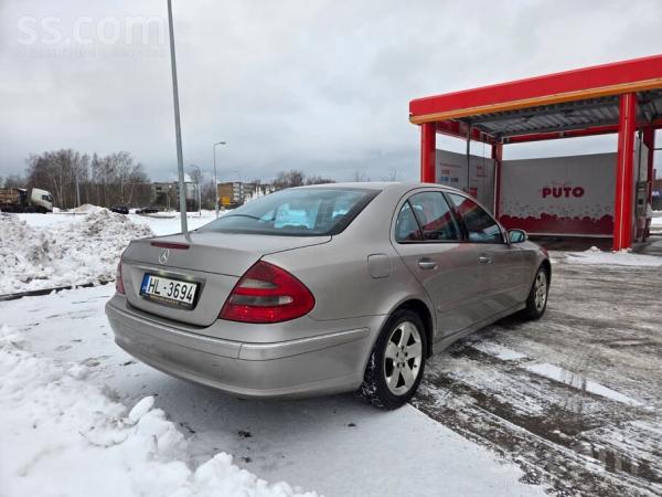 Brown Mercedes-Benz E 270 2003 in Riga, with an engine capacity of 2.70 L and mileage of 357 thousand km for 2300 €, photo 6 on AUTOMOTO.COM.LV