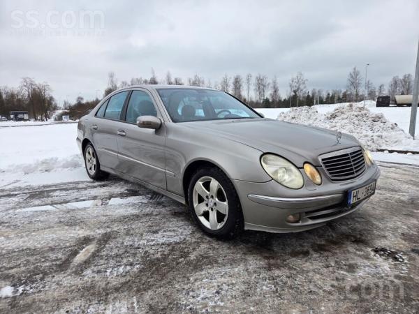 Brown Mercedes-Benz E 270 2003 in Riga, with an engine capacity of 2.70 L and mileage of 357 thousand km for 2300 €, photo 8 on AUTOMOTO.COM.LV