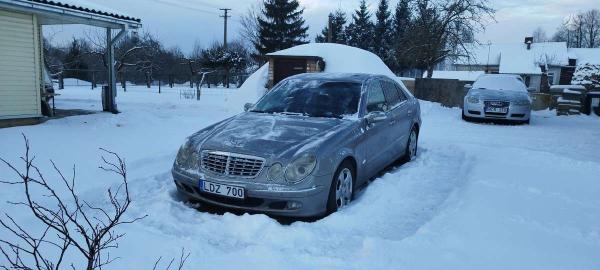 Коричневый Мерседес Е 270 2003 в Укмерге, объемом двигателя 2.70 л и пробегом 380 тыс. км за 1800 €, фото 1 на AUTOMOTO.COM.LV