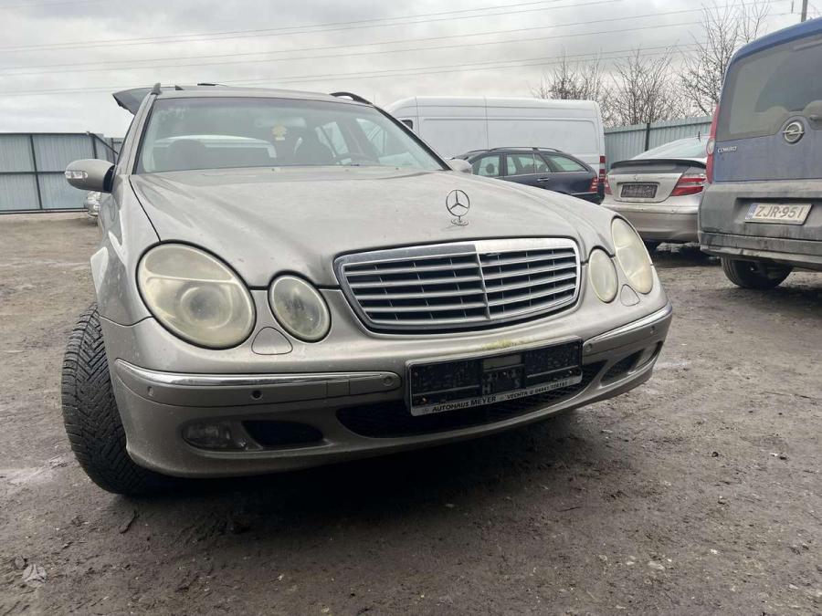 Brown Mercedes-Benz E 270 2003 in Kaunas, with an engine capacity of 2.70 L and mileage of 300 thousand km for 550 €, photo 2 on AUTOMOTO.COM.LV