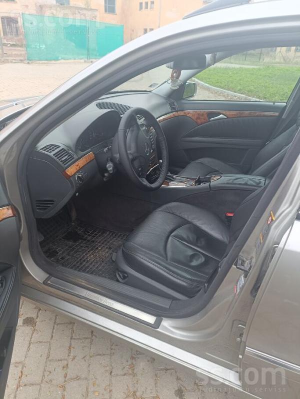 Brown Mercedes-Benz E 270 2005 in Daugavpils, with an engine capacity of 2.70 L and mileage of 341 thousand km for 4200 €, photo 9 on AUTOMOTO.COM.LV