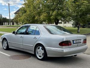 Grey Mercedes-Benz E 270 2000 in Mazeikiai, with an engine capacity of 2.70 L and mileage of 197 thousand km for 3400 €, photo 1 on AUTOMOTO.COM.LV