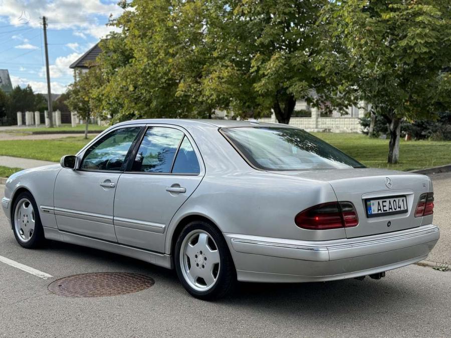 Grey Mercedes-Benz E 270 2000 in Mazeikiai, with an engine capacity of 2.70 L and mileage of 197 thousand km for 3400 €, photo 1 on AUTOMOTO.COM.LV