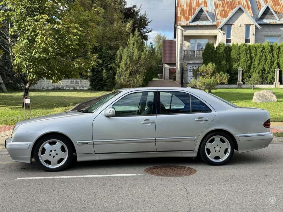Grey Mercedes-Benz E 270 2000 in Mazeikiai, with an engine capacity of 2.70 L and mileage of 197 thousand km for 3400 €, photo 3 on AUTOMOTO.COM.LV