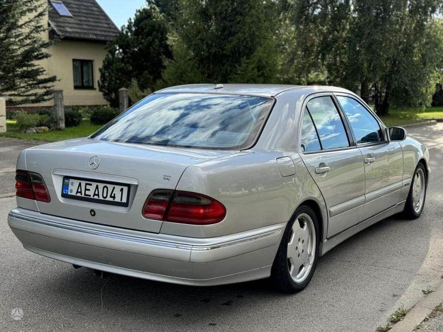 Grey Mercedes-Benz E 270 2000 in Mazeikiai, with an engine capacity of 2.70 L and mileage of 197 thousand km for 3400 €, photo 8 on AUTOMOTO.COM.LV
