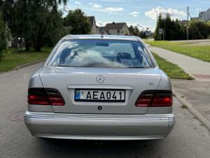 Grey Mercedes-Benz E 270 2000 in Mazeikiai, with an engine capacity of 2.70 L and mileage of 197 thousand km for 3400 €, photo 9 on AUTOMOTO.COM.LV