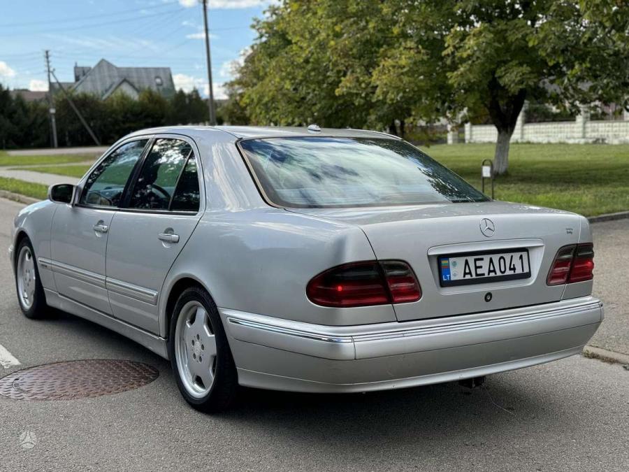 Grey Mercedes-Benz E 270 2000 in Mazeikiai, with an engine capacity of 2.70 L and mileage of 197 thousand km for 3400 €, photo 10 on AUTOMOTO.COM.LV
