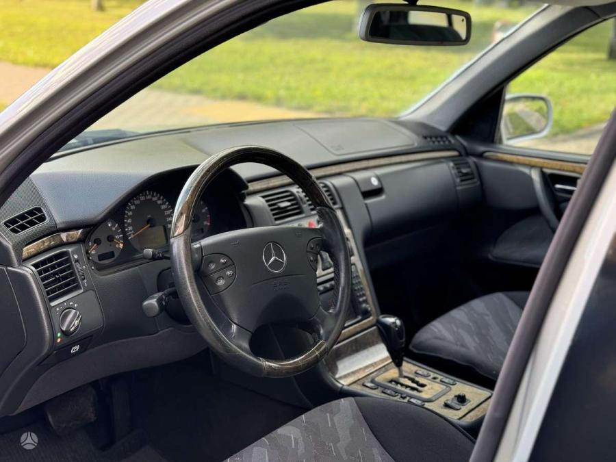 Grey Mercedes-Benz E 270 2000 in Mazeikiai, with an engine capacity of 2.70 L and mileage of 197 thousand km for 3400 €, photo 11 on AUTOMOTO.COM.LV