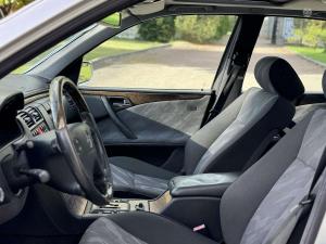 Grey Mercedes-Benz E 270 2000 in Mazeikiai, with an engine capacity of 2.70 L and mileage of 197 thousand km for 3400 €, photo 12 on AUTOMOTO.COM.LV