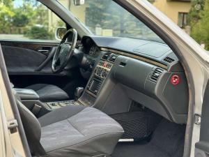 Grey Mercedes-Benz E 270 2000 in Mazeikiai, with an engine capacity of 2.70 L and mileage of 197 thousand km for 3400 €, photo 14 on AUTOMOTO.COM.LV