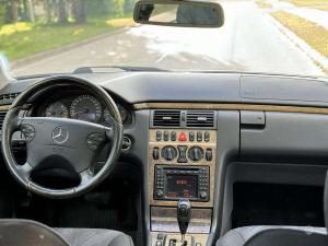Grey Mercedes-Benz E 270 2000 in Mazeikiai, with an engine capacity of 2.70 L and mileage of 197 thousand km for 3400 €, photo 16 on AUTOMOTO.COM.LV