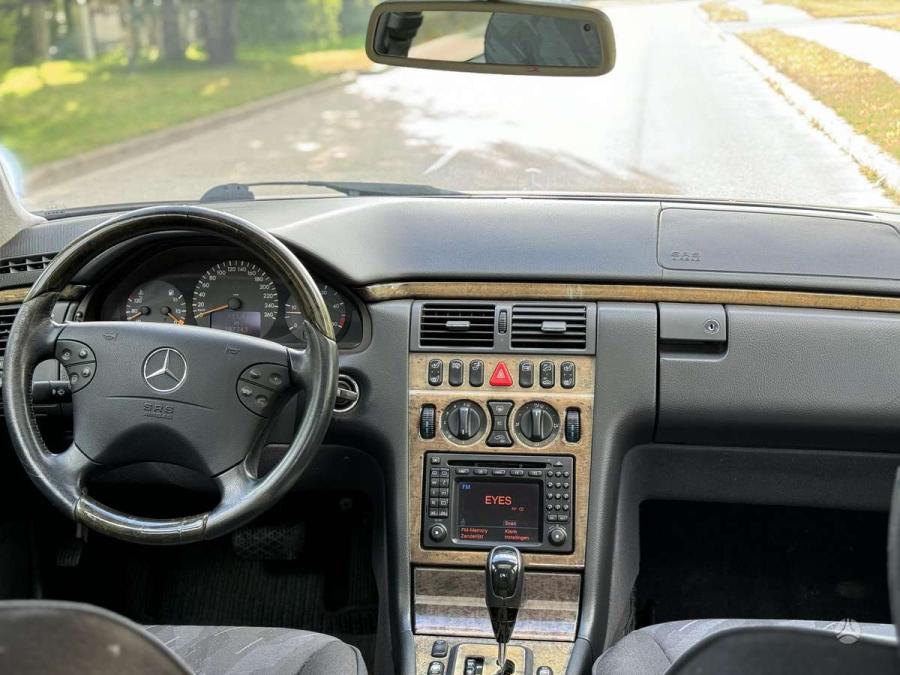Grey Mercedes-Benz E 270 2000 in Mazeikiai, with an engine capacity of 2.70 L and mileage of 197 thousand km for 3400 €, photo 16 on AUTOMOTO.COM.LV