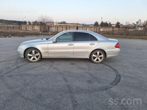 Grey Mercedes-Benz E 270 2002 in Daugavpils, with an engine capacity of 2.70 L and mileage of 302 thousand km for 1650 €, photo 2 on AUTOMOTO.COM.LV