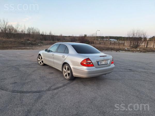 Grey Mercedes-Benz E 270 2002 in Daugavpils, with an engine capacity of 2.70 L and mileage of 302 thousand km for 1650 €, photo 3 on AUTOMOTO.COM.LV