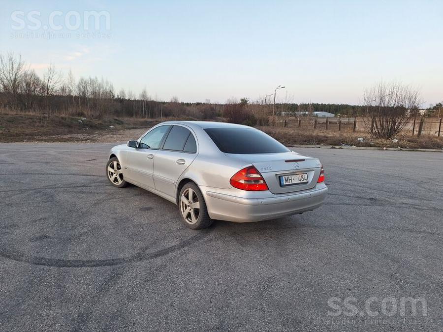 Grey Mercedes-Benz E 270 2002 in Daugavpils, with an engine capacity of 2.70 L and mileage of 302 thousand km for 1999 €, photo 3 on AUTOMOTO.COM.LV