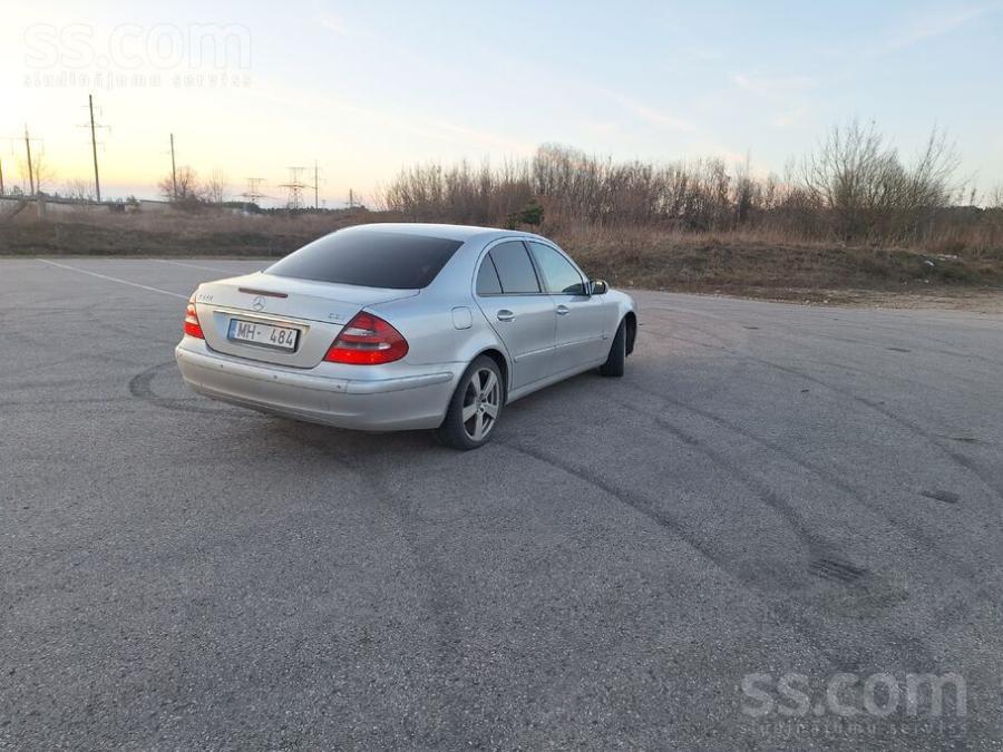 Grey Mercedes-Benz E 270 2002 in Daugavpils, with an engine capacity of 2.70 L and mileage of 302 thousand km for 1999 €, photo 4 on AUTOMOTO.COM.LV