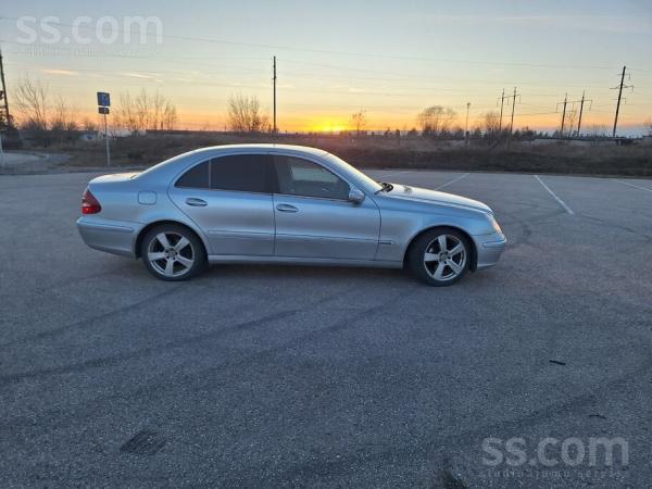 Grey Mercedes-Benz E 270 2002 in Daugavpils, with an engine capacity of 2.70 L and mileage of 302 thousand km for 1650 €, photo 5 on AUTOMOTO.COM.LV