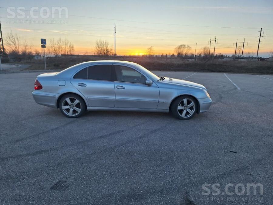 Grey Mercedes-Benz E 270 2002 in Daugavpils, with an engine capacity of 2.70 L and mileage of 302 thousand km for 1999 €, photo 5 on AUTOMOTO.COM.LV