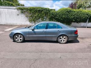 Grey Mercedes-Benz E 270 2002 in Riga, with an engine capacity of 2.70 L and mileage of 0 thousand km for 6990 €, photo 3 on AUTOMOTO.COM.LV