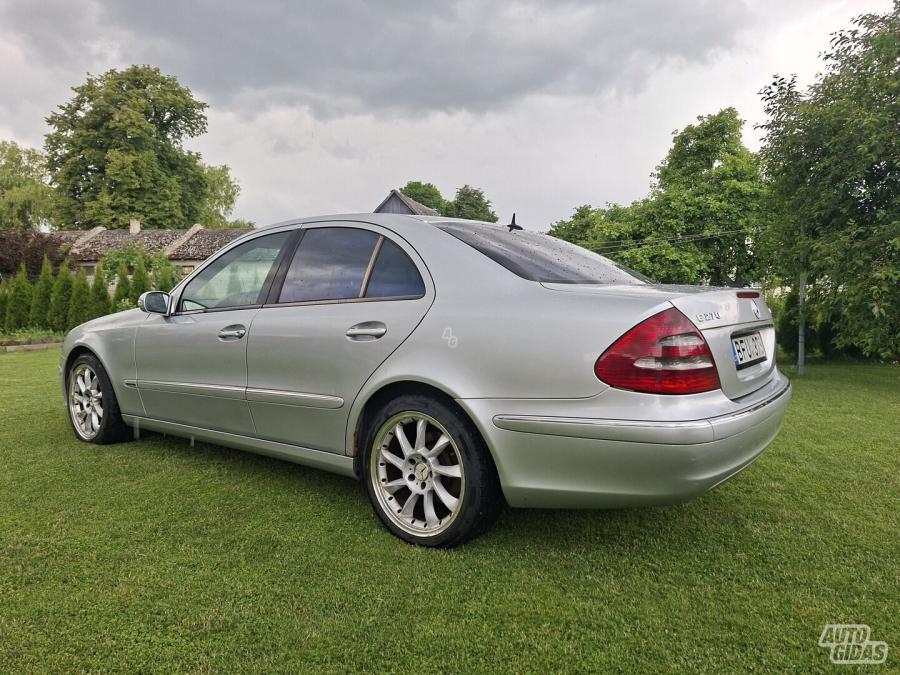 Pelēks Mercedes-Benz E 270 2002 Prienai, ar dzinēja tilpumu 2.70 L un nobraukumu 384 tūkst. km par 2700 €, foto 3 vietnē AUTOMOTO.COM.LV