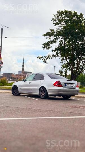 Grey Mercedes-Benz E 270 2002 in Riga, with an engine capacity of 2.70 L and mileage of 400 thousand km for 3000 €, photo 4 on AUTOMOTO.COM.LV
