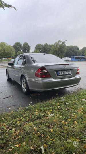 Серый Мерседес Е 270 2002 в Клайпеда, объемом двигателя 2.69 л и пробегом 284 тыс. км за 2100 €, фото 4 на AUTOMOTO.COM.LV