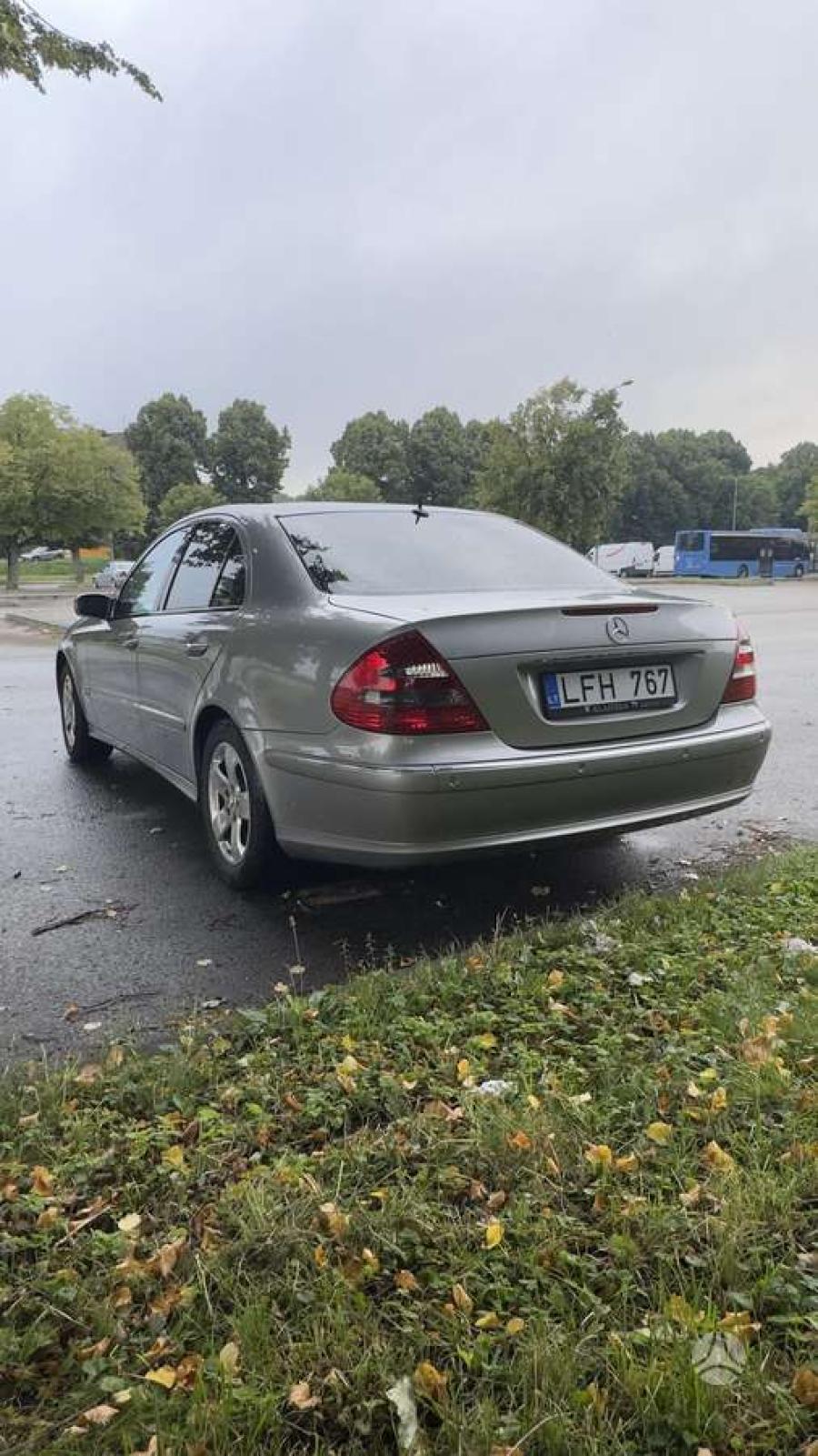 Серый Мерседес Е 270 2002 в Клайпеда, объемом двигателя 2.69 л и пробегом 284 тыс. км за 2100 €, фото 4 на AUTOMOTO.COM.LV